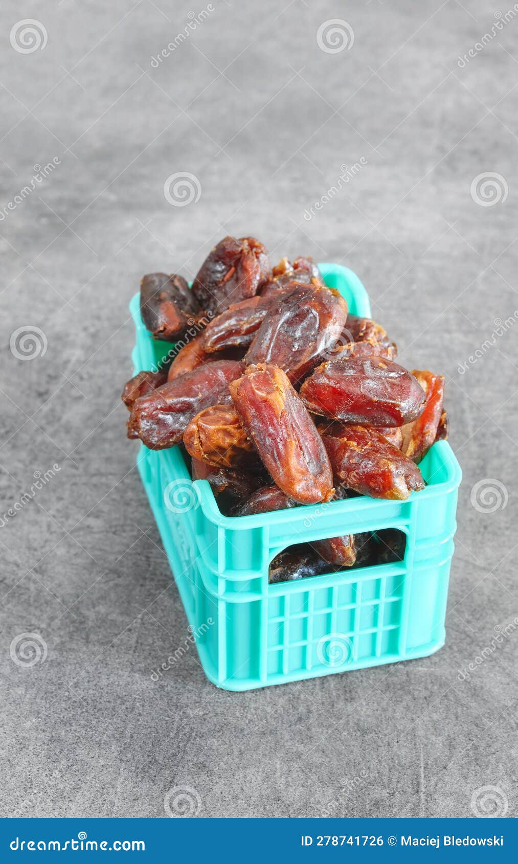 Close Up Picture of Dried Organic Seedless Dates in Miniature Container ...