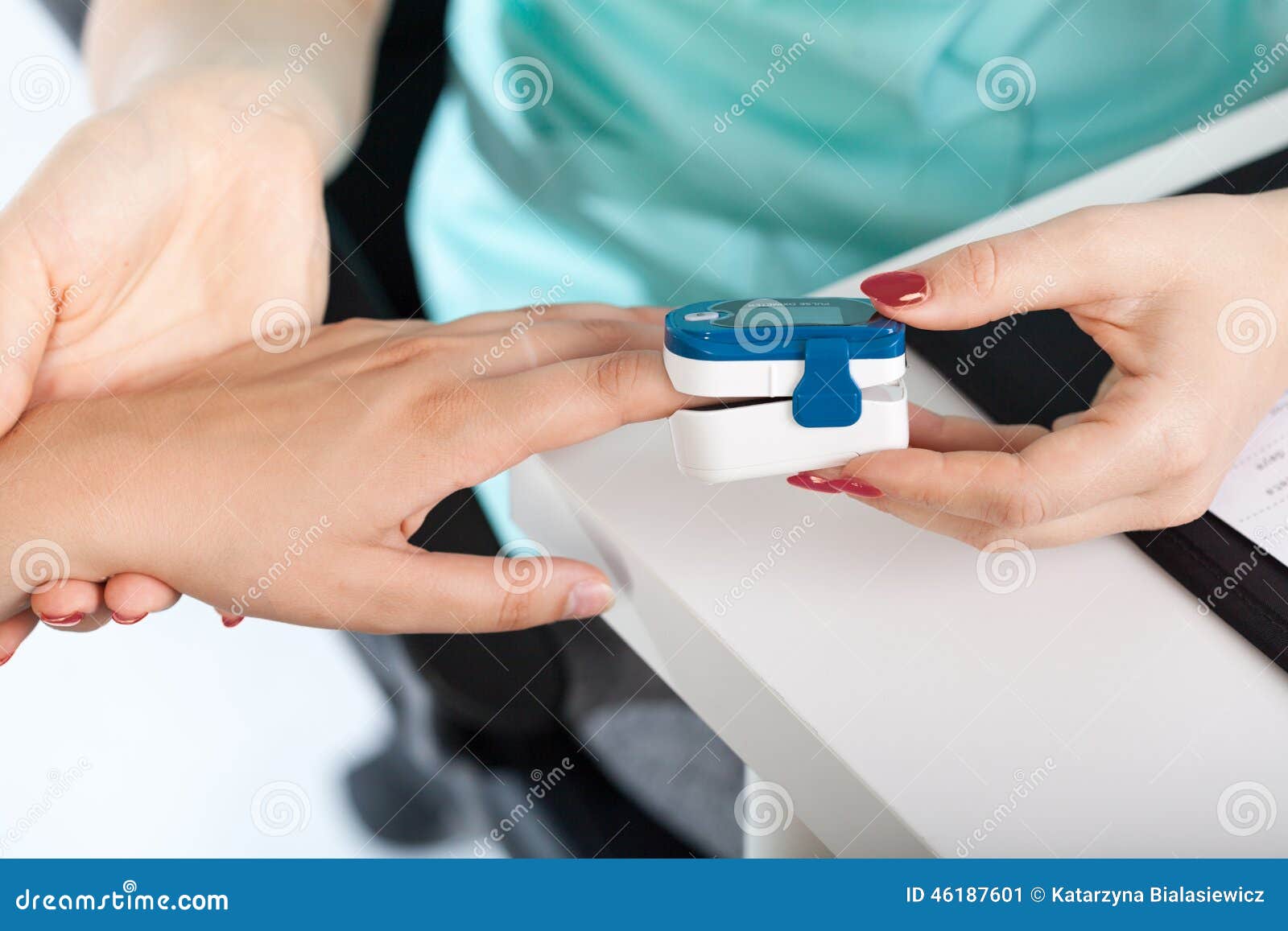 Close-up of Pulse Measurement Stock Image - Image of close, clinic ...