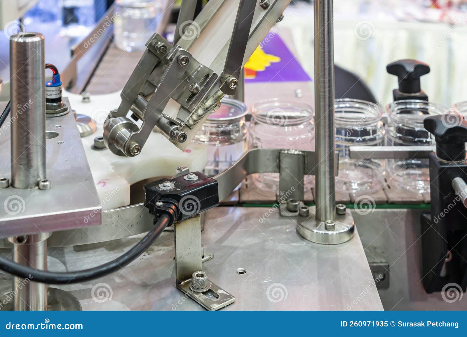 Close Up Roller And Chute For Transport Lid Component Of Can Cap Seamer ...