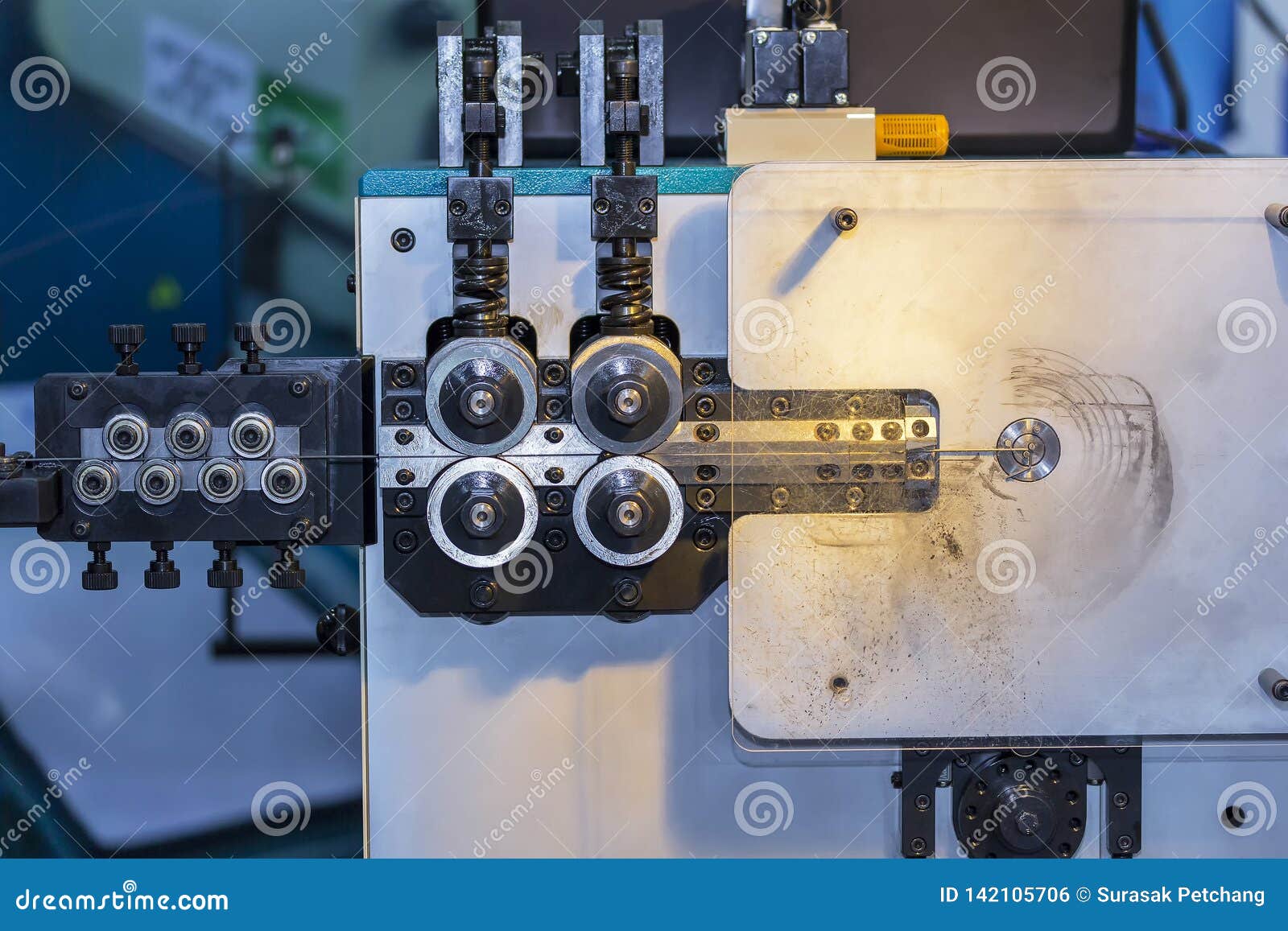Close Up Roller Feed Unit of High Precision Automatic Steel Wire ...