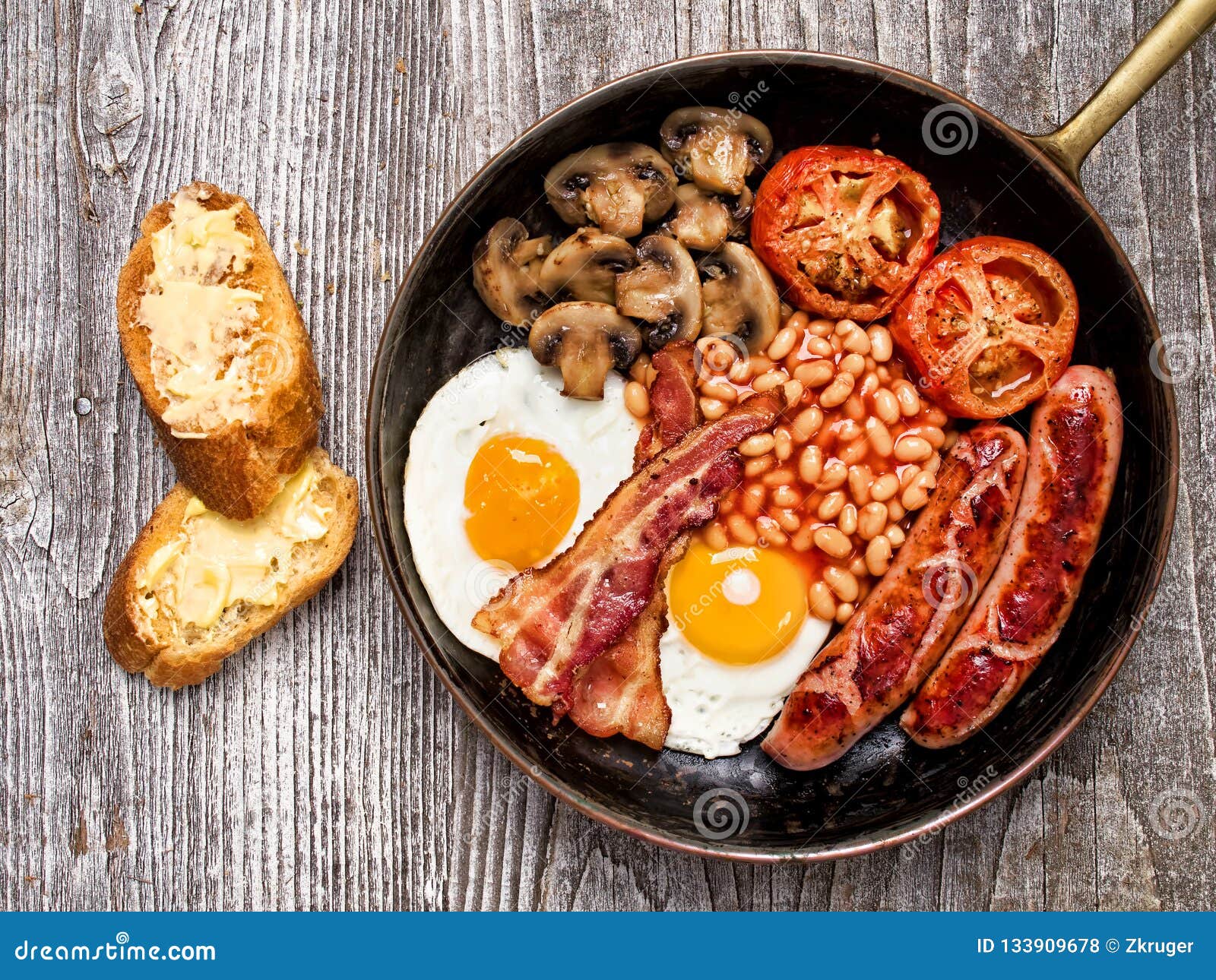 Rustic Full English Breakfast Stock Photo - Image of heart, roasted ...
