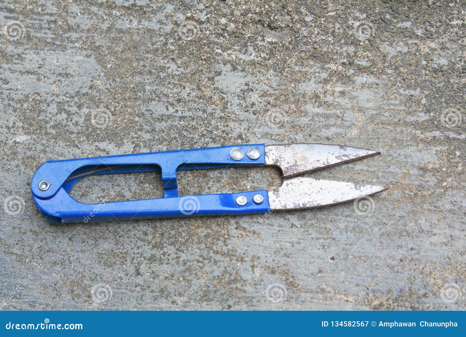 Scissors for cut thread stock image. Image of home, cutting - 134582567