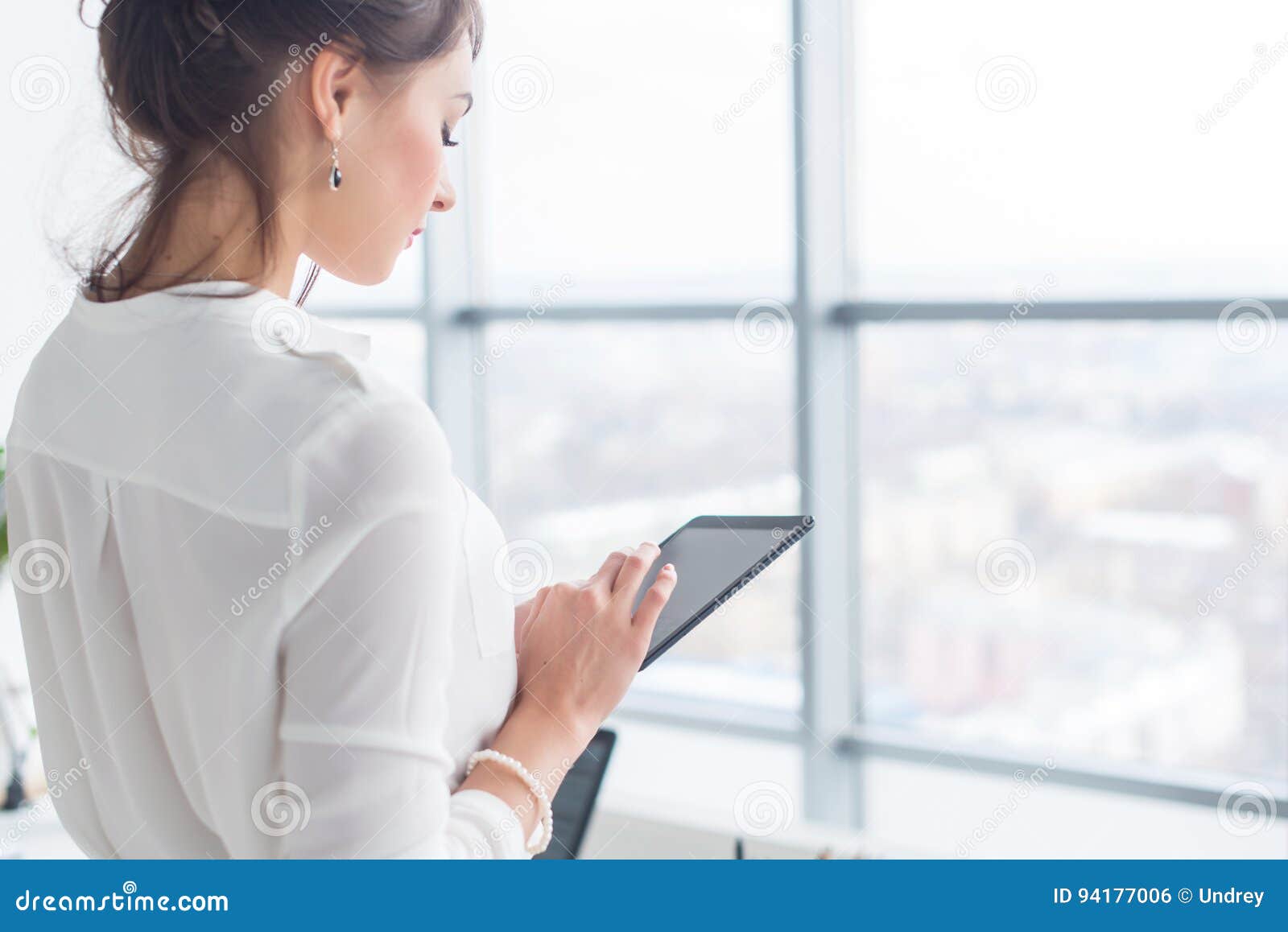 Close-up Side View Portrait of an Employee Texting, Sending and Reading ...