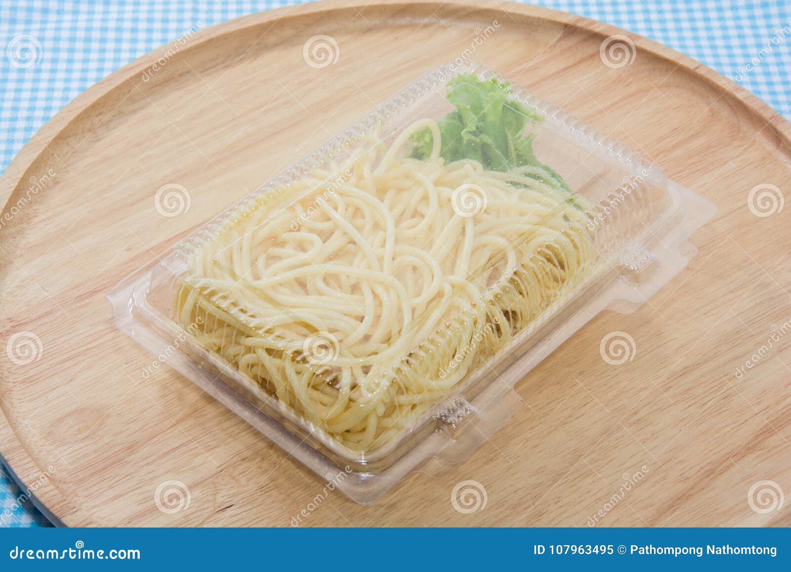 Spaghetti in plastic box stock image. Image of healthy - 107963495