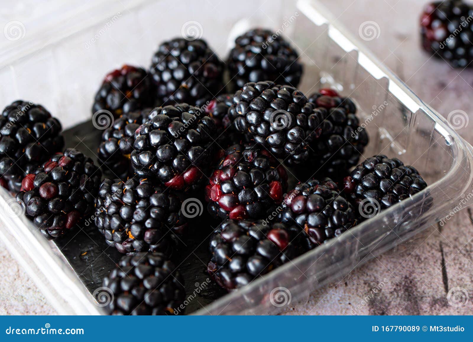 Blackberries in Plastic Clamshell Stock Image - Image of berry, harvest ...