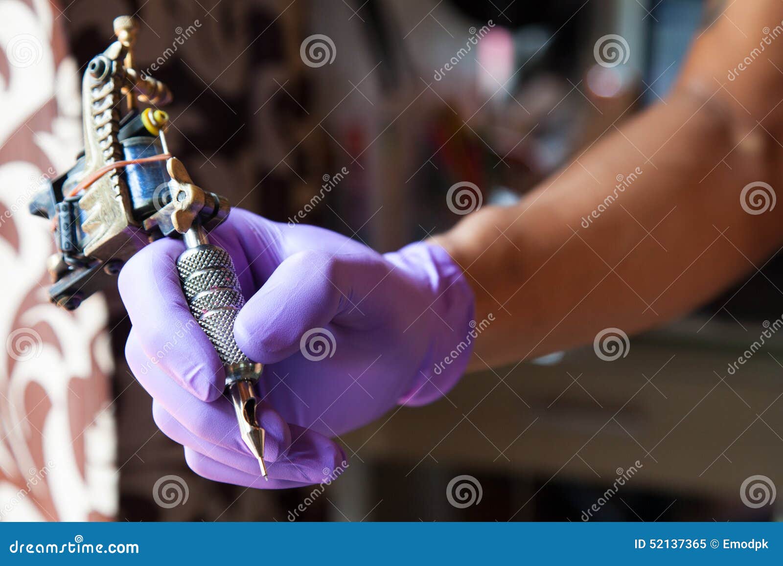 Close Up Tattoo Hand and Machine Stock Image - Image of tattoo, closeup ...
