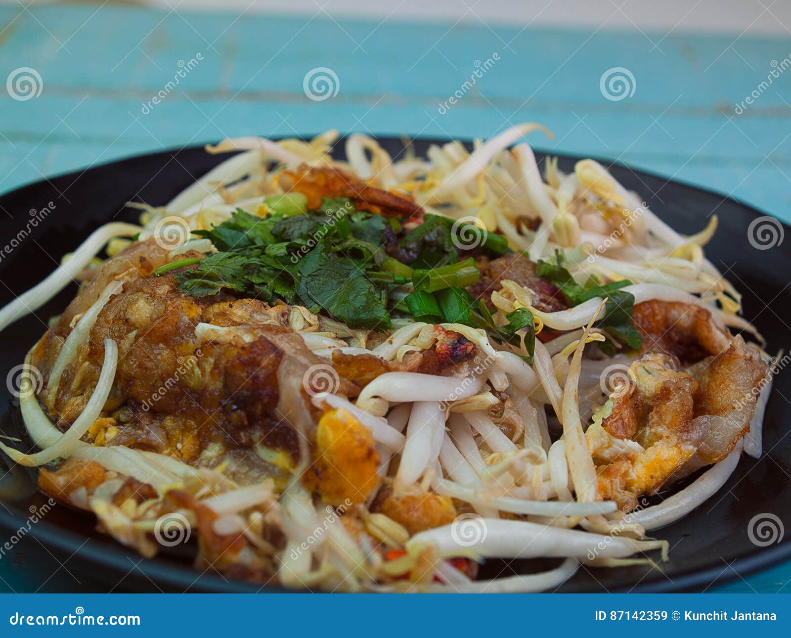 Close Up Thai Crispy Mussel and Beansprout. Stock Image - Image of ...