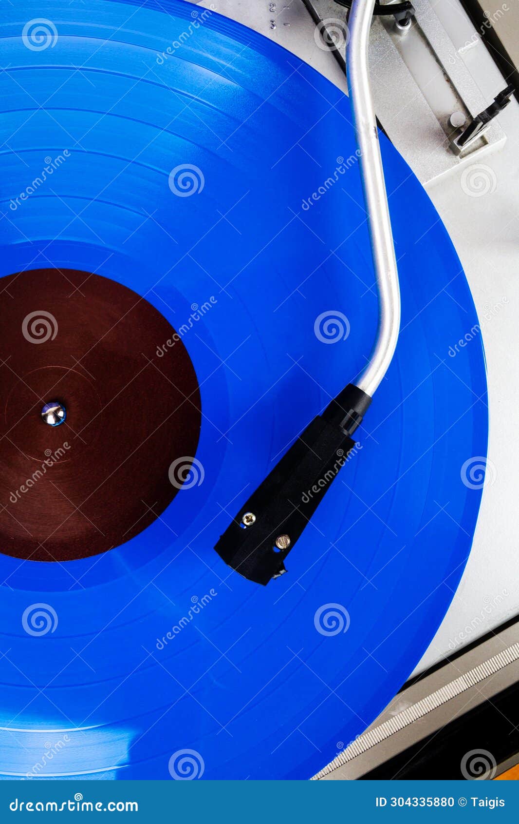 Close Up of Turntable Needle on a Blue Vinyl Stock Photo - Image of ...