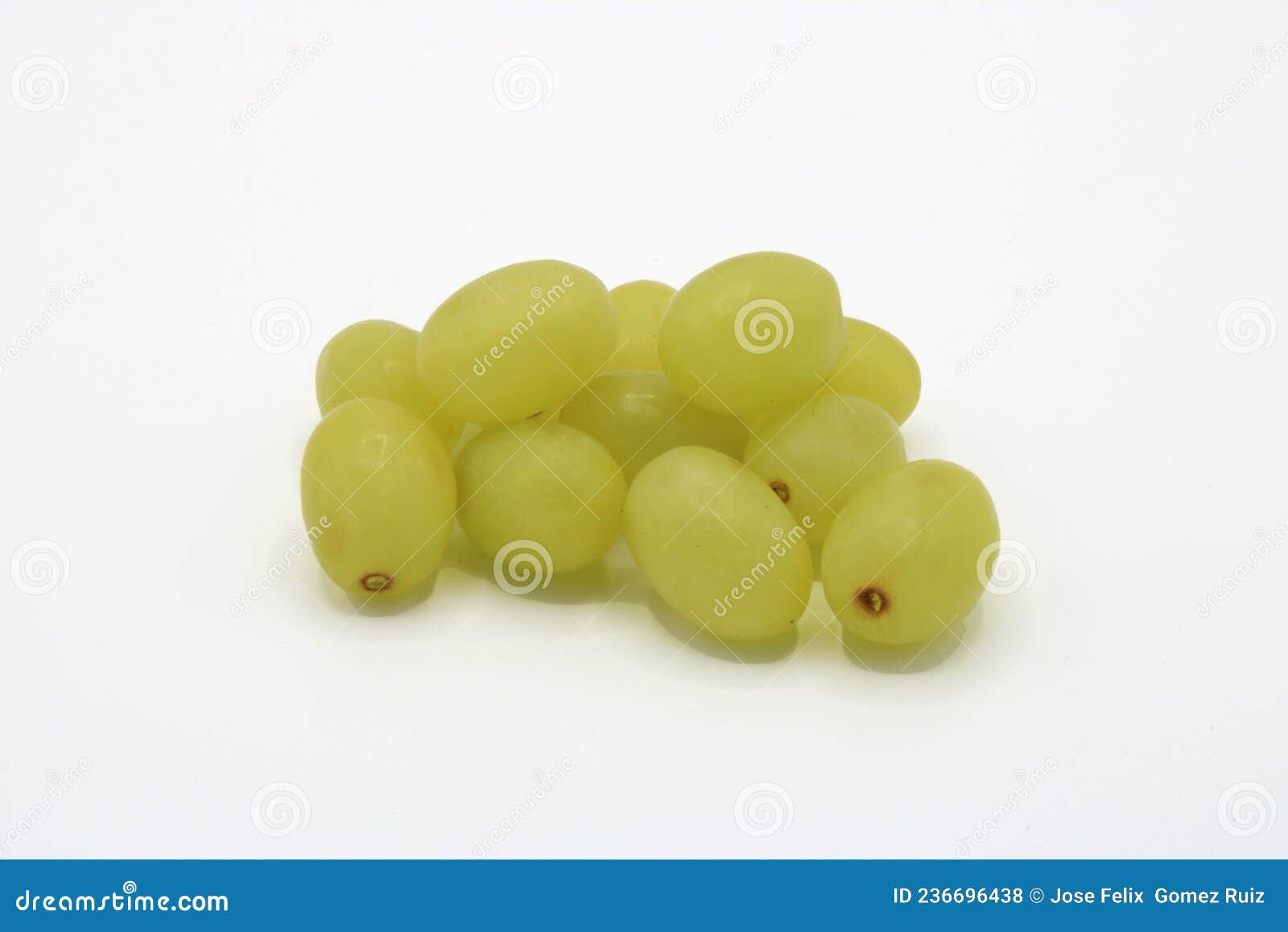 Close-up of Twelve Grapes Together Isolated on a White Background Stock ...