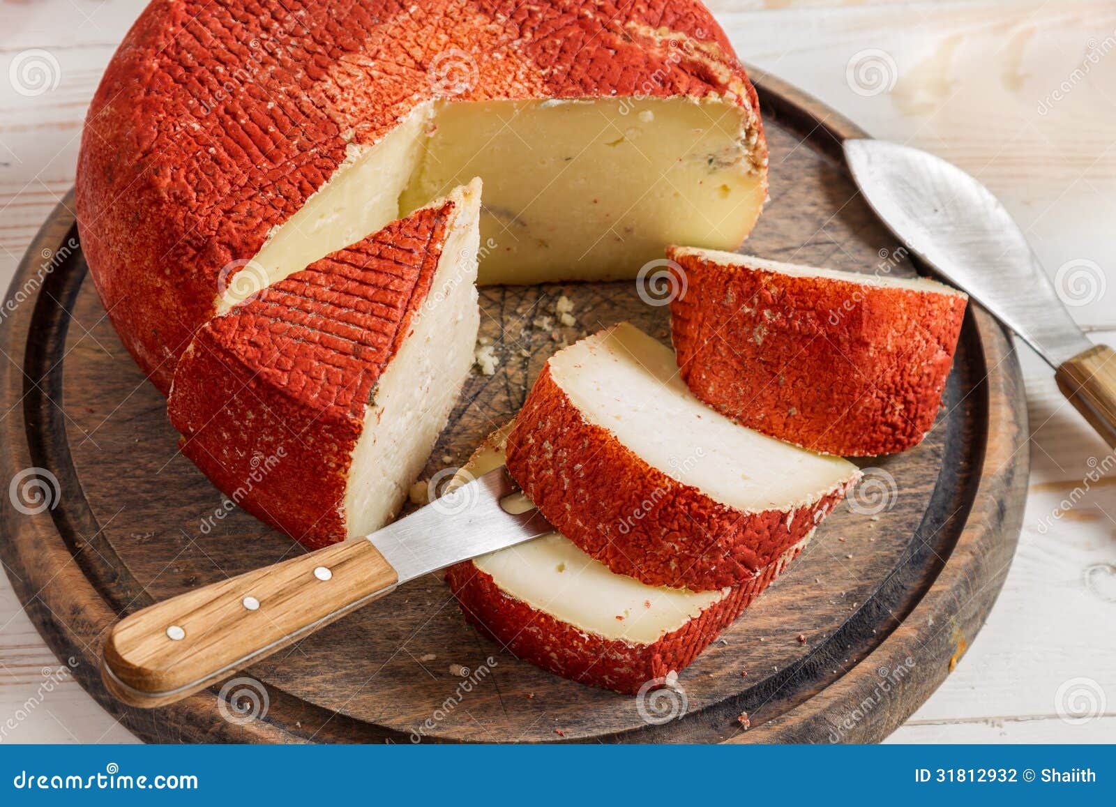 Close-up Van Gele Harde Kaas Met Rode Was Stock Foto - Image of melk ...