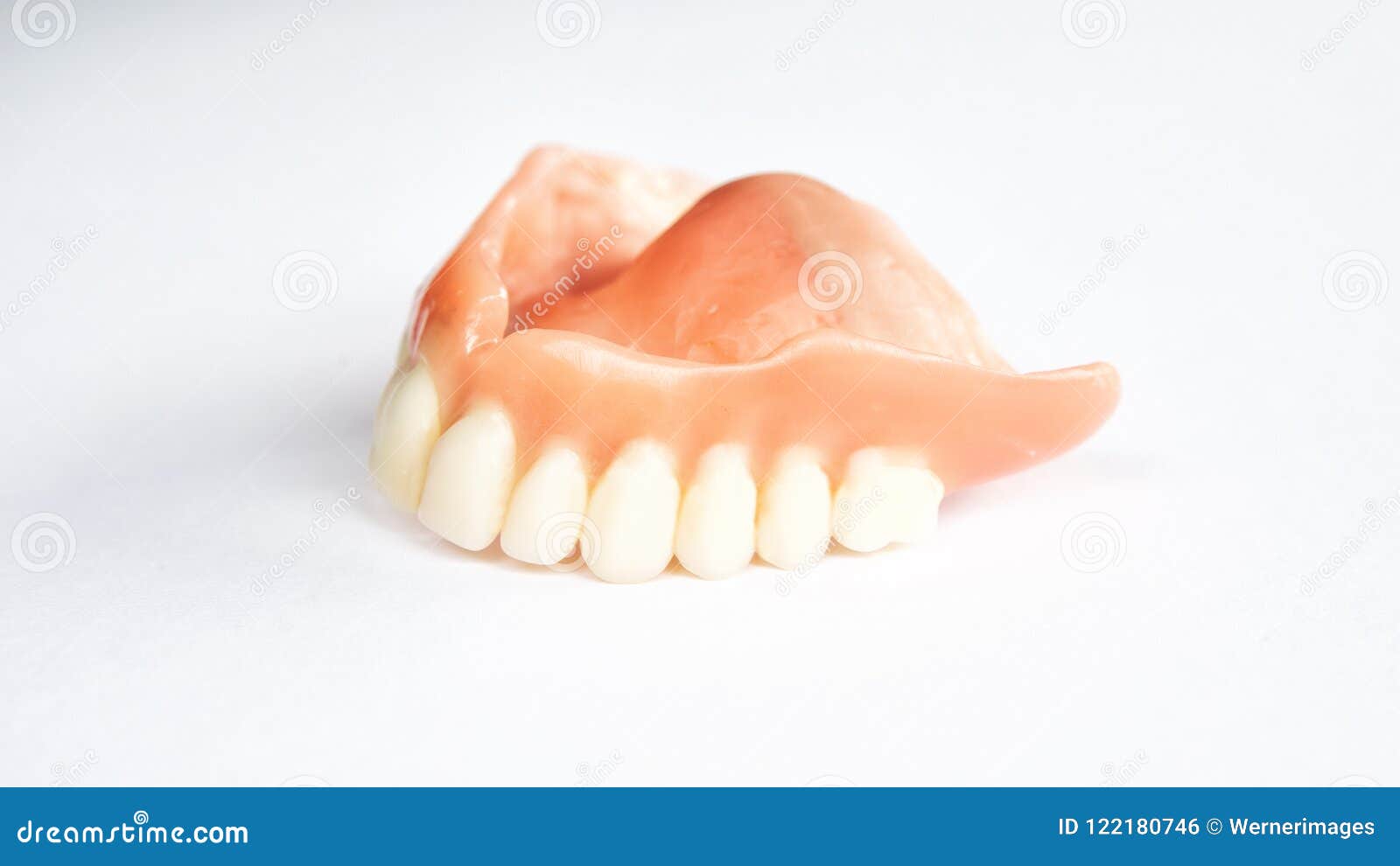 Close-up Van Tandprothese Op Witte Achtergrond Stock Foto - Image of ...