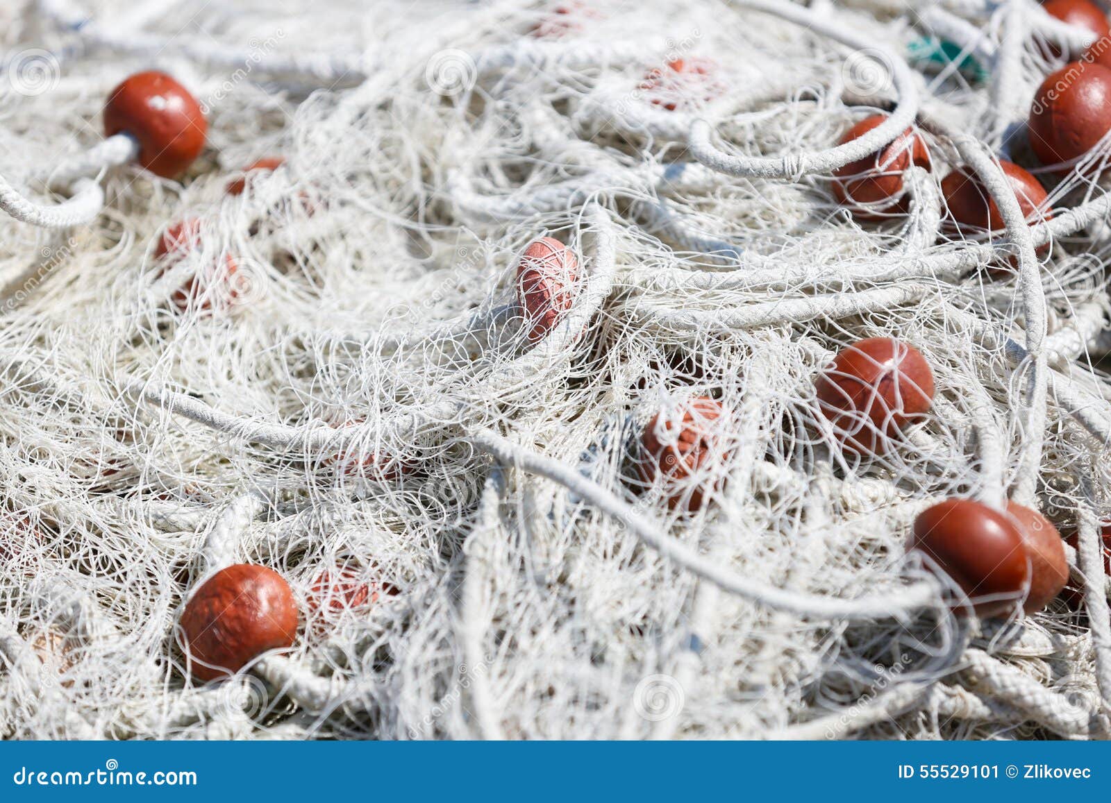 Close-up Van Visnet Met Rode Vlotters Stock Afbeelding - Image of ...