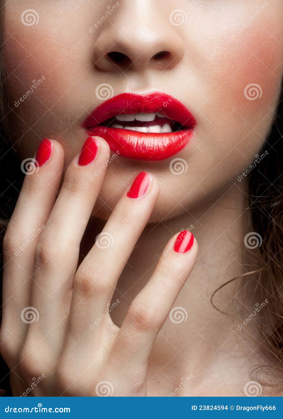 Close-up Van Vrouwen Rode Lippen Stock Foto - Image of wijfje, glanzend ...