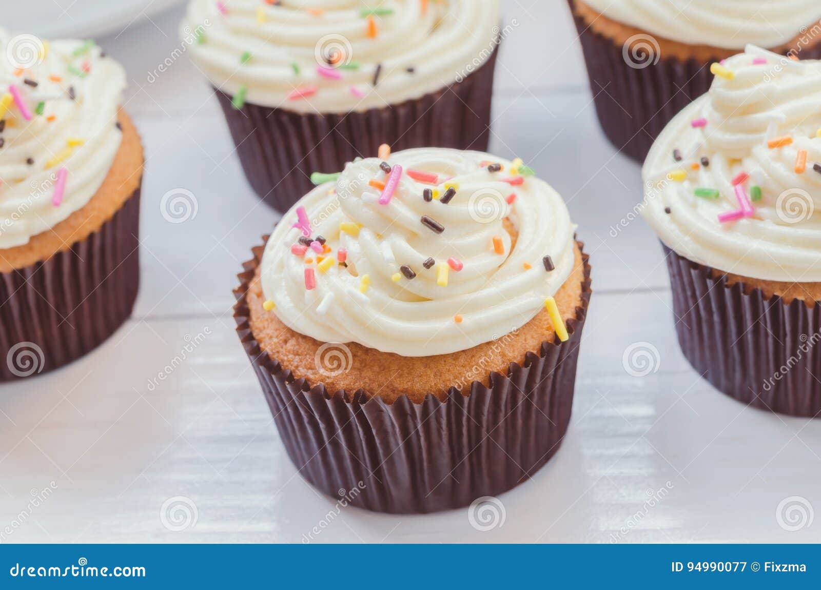 Close Up of Vanilla Cupcake Stock Image - Image of retro, delicious ...