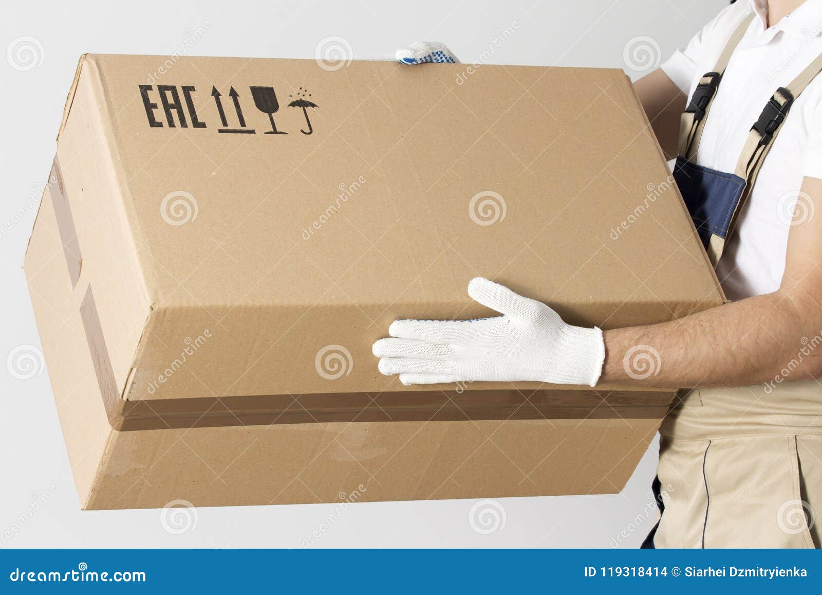 Close-up View of Cardboard Box in Mover Hands. Relocation Services Man ...