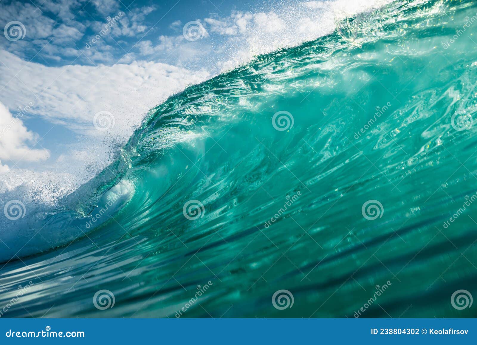Close Up View of Ideal Surfing Wave in Atlantic Ocean. Glassy Wave ...