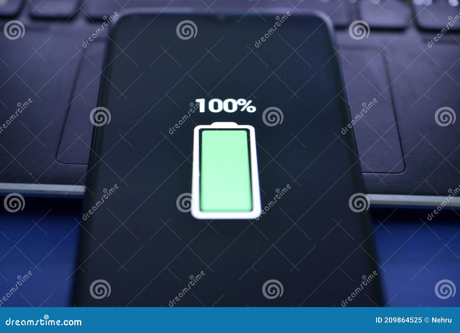 Close-up View of Smartphone Charging , Battery Level at Full Capacity ...