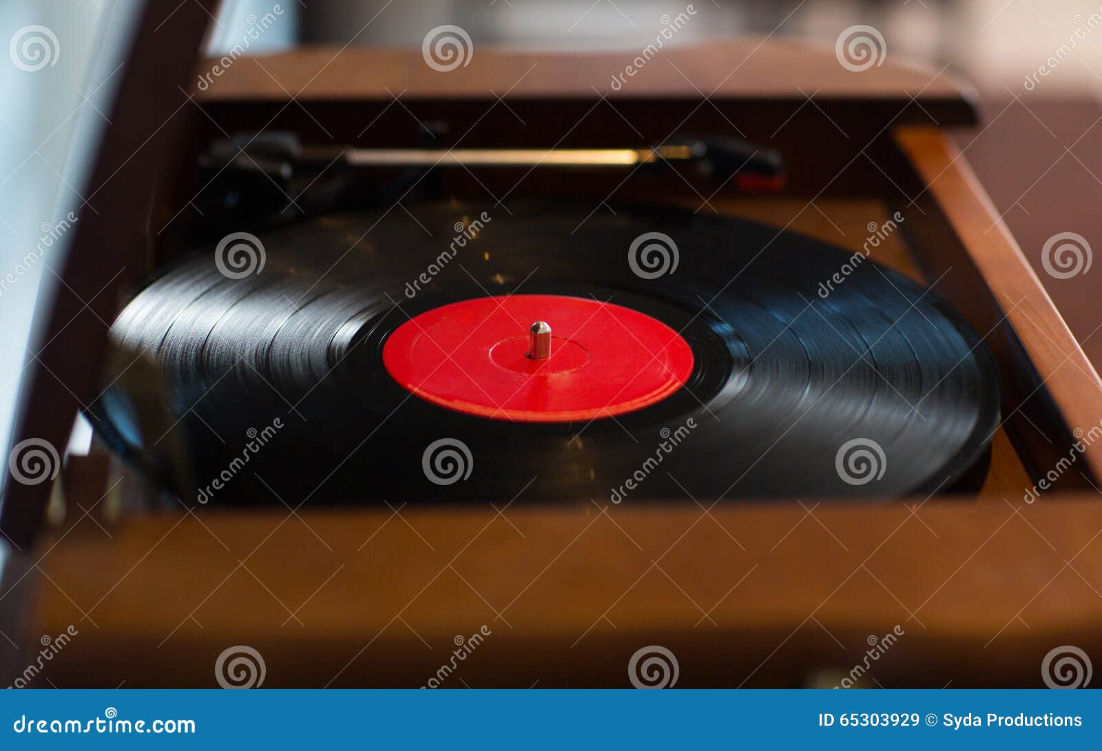 Close Up of Vintage Record Player with Vinyl Disc Stock Image - Image ...