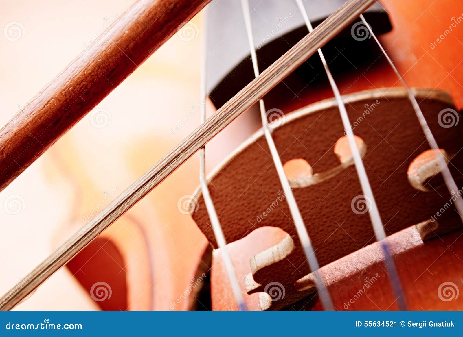 Close Up of Violin Scroll and Bow Stock Image - Image of music, head ...