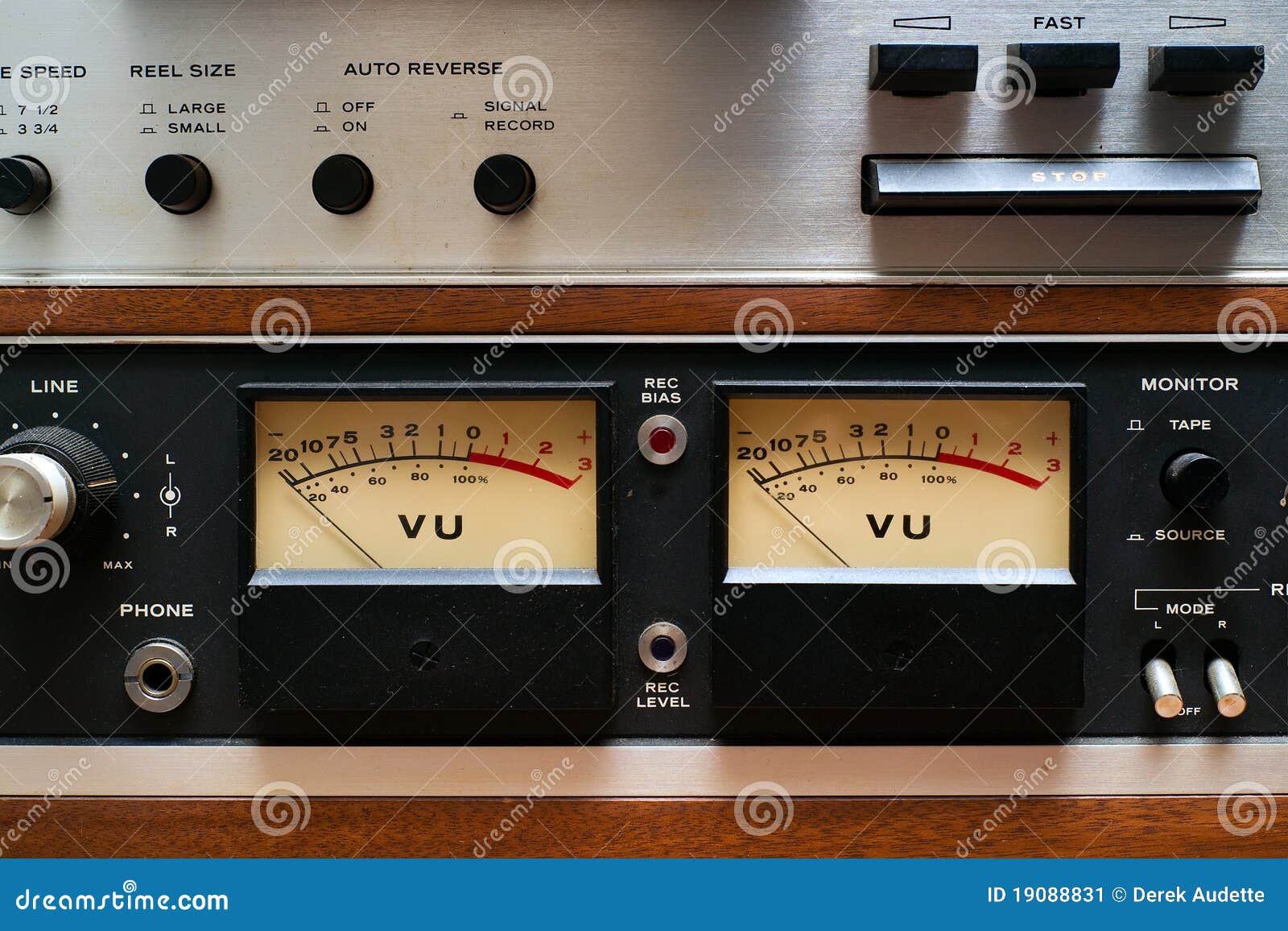 Analog VU Meters On Classic Hi-fi Reel To Reel Tape Recorder ...
