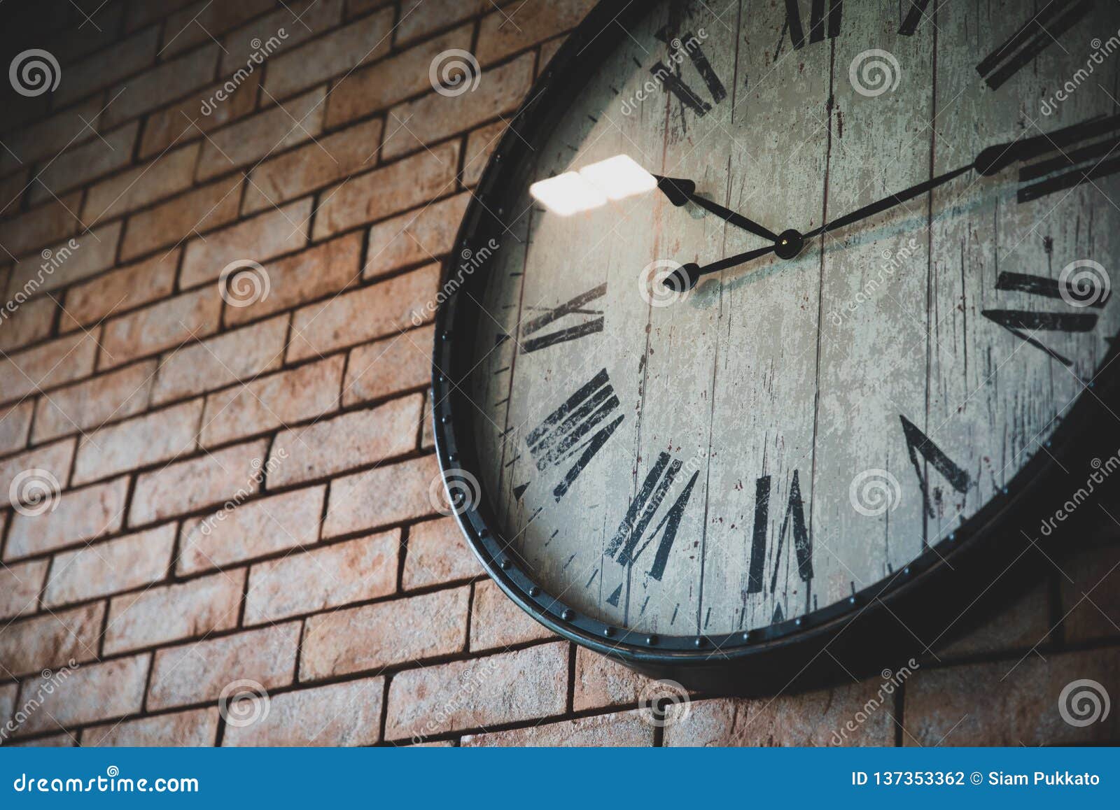 Close Up Wall Clock Vintage Retro Styles Hanging on the Brick Wall ...