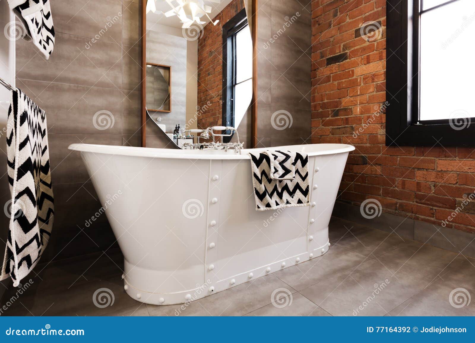 Close Up of White Freestanding Bat Tub Stock Photo - Image of bath ... Close Up of White Freestanding Bat Tub Stock Photo - Image of bath ...