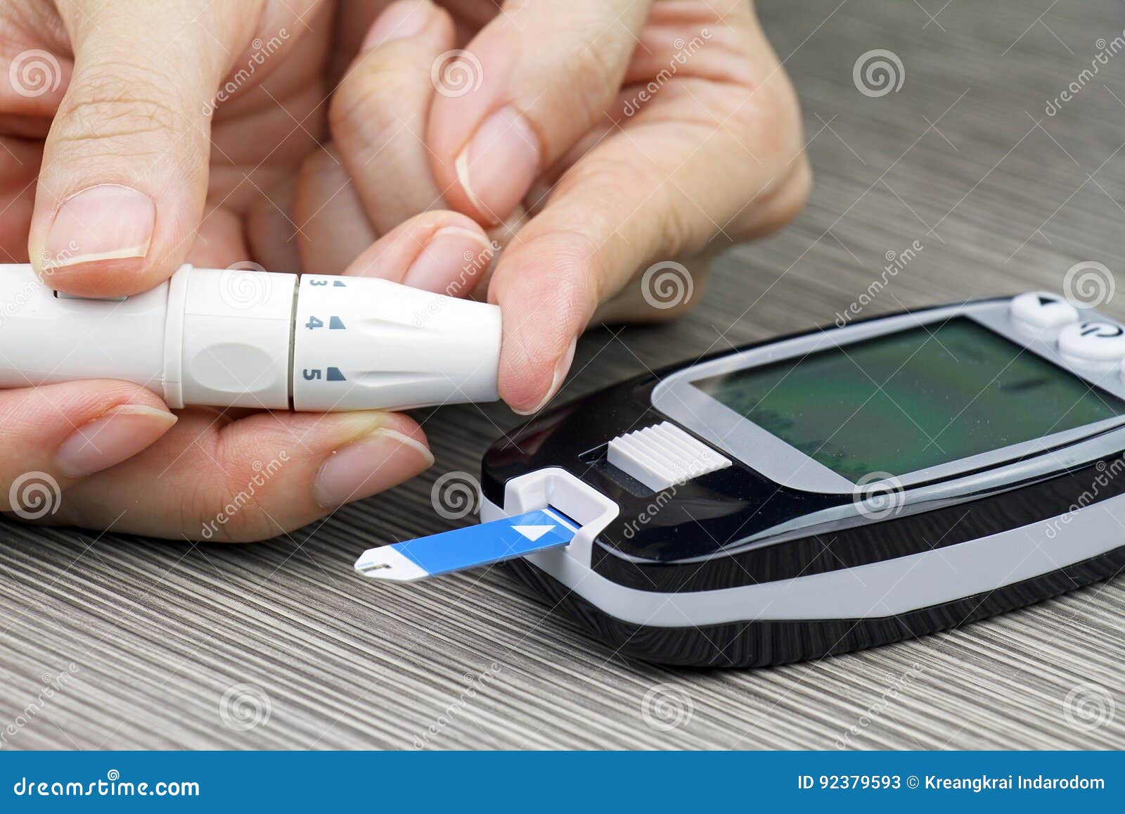 Close-up of Woman Hands Testing High Blood Sugar with Glucometer. Stock ...