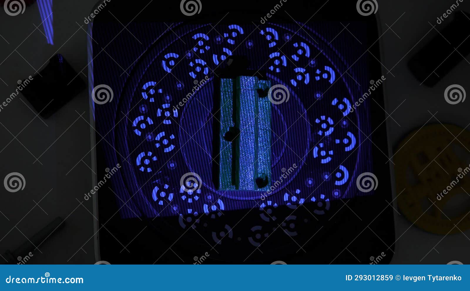A Working Modern 3D Scanner Reading Data from a Plastic Object ...