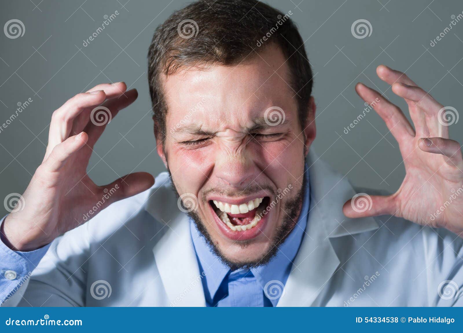 Close-upportret Van Knappe Jonge Boze Wanhopig Stock Foto - Image of ...