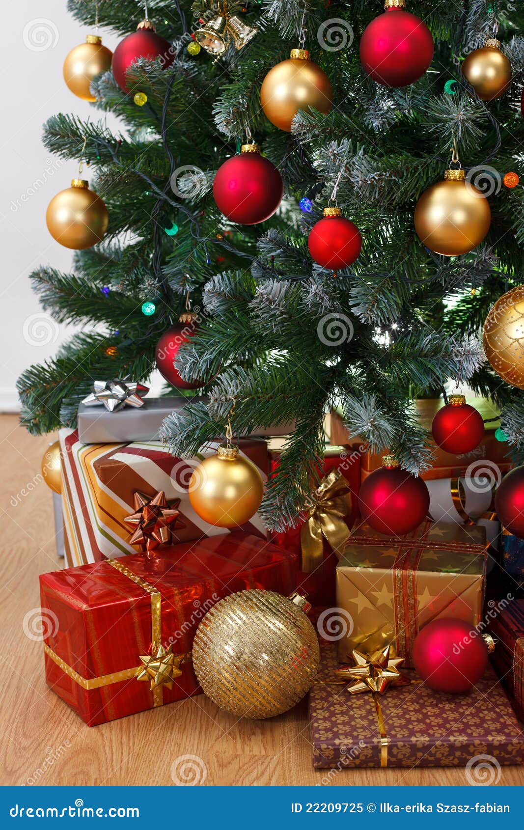 Close View of Decorated Christmas Tree Stock Image - Image of tree ...