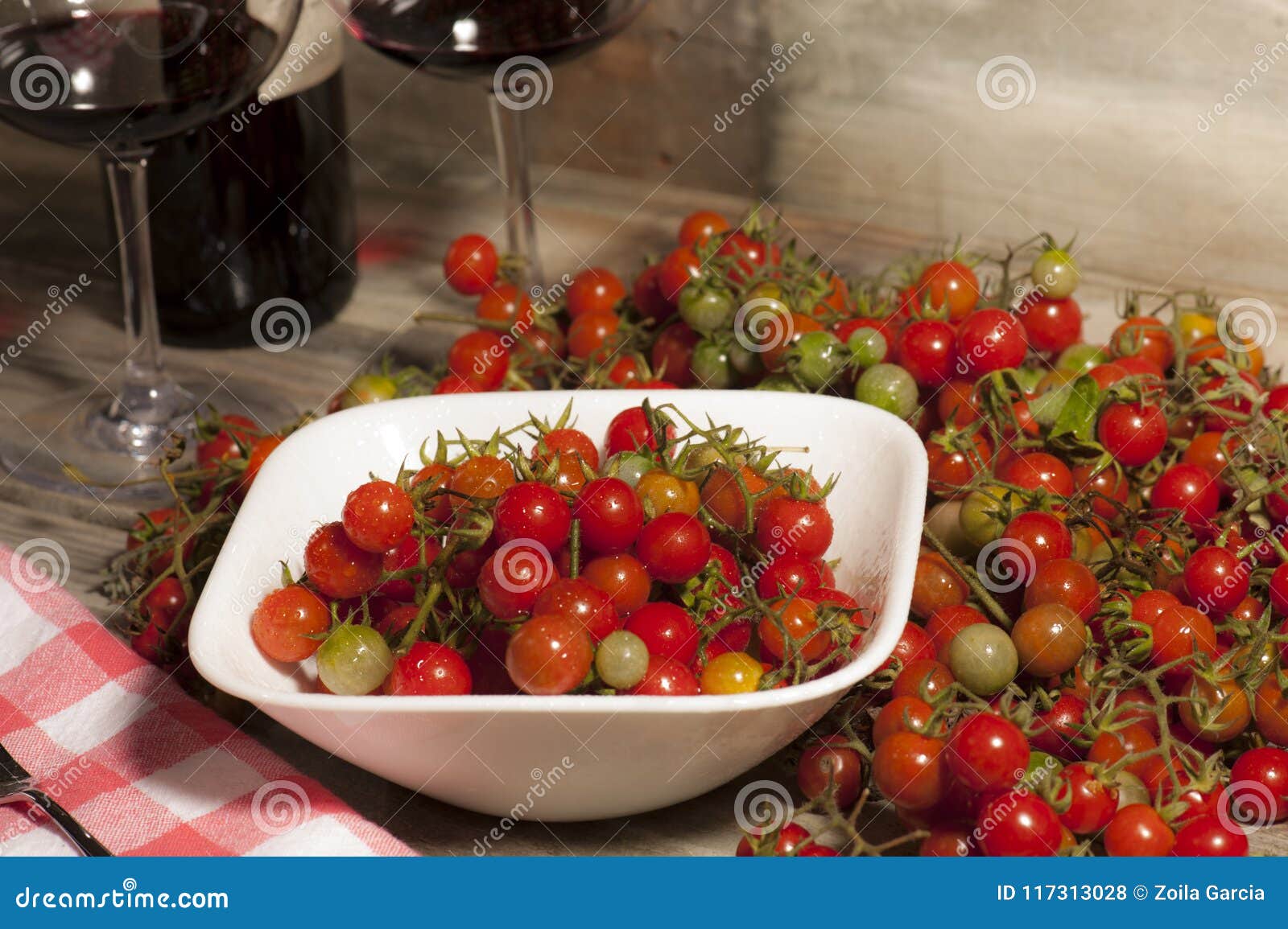 Close View of Mini Tomatoes Stock Photo - Image of tomato, tomatoes ...