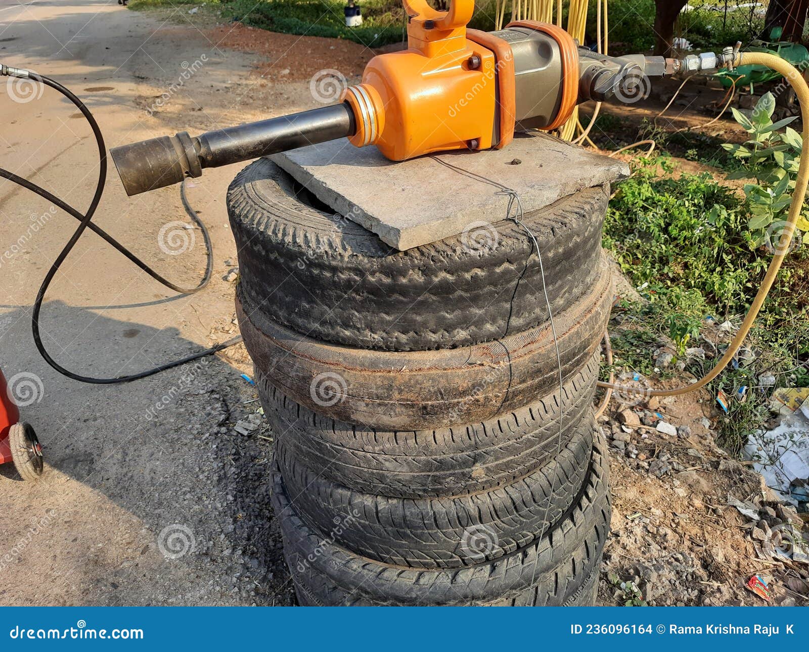 Close Up Pneumatic Gripper For Hold Preform Plastic Pet Bottle Making ...