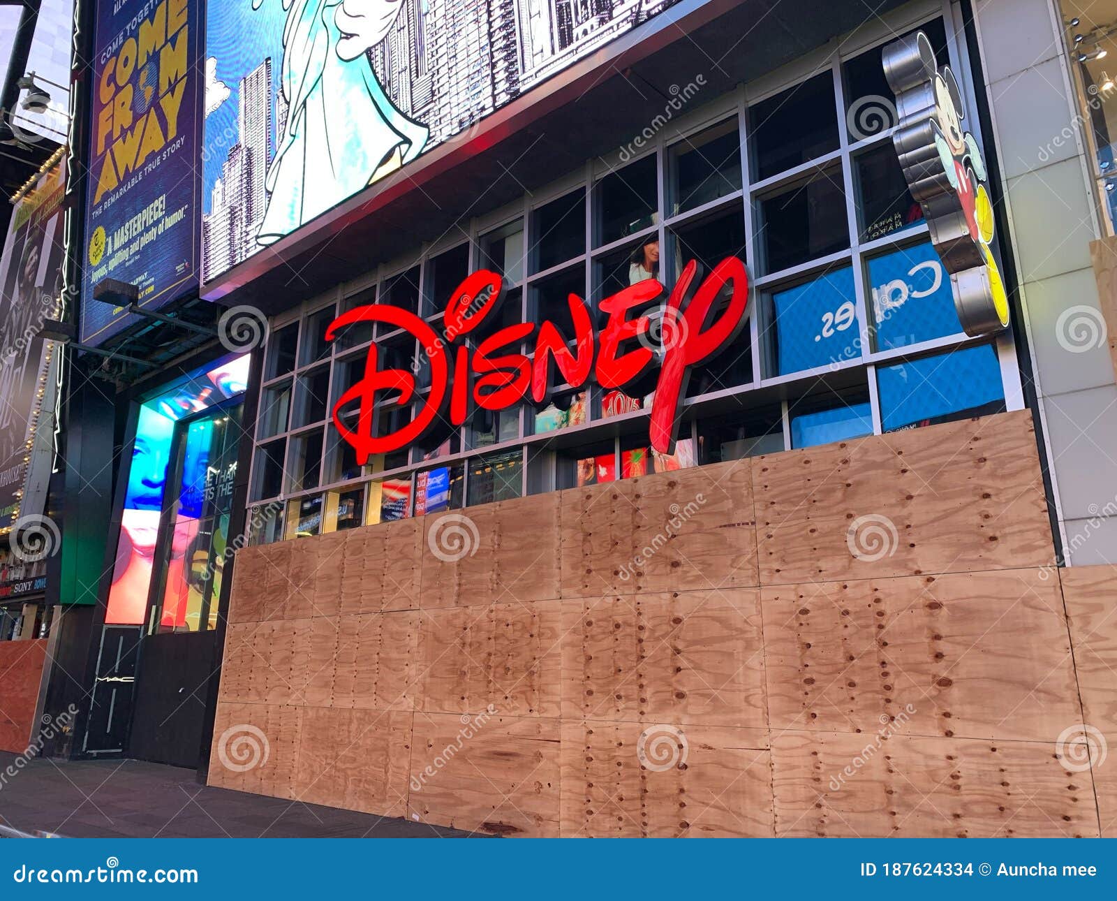 Closed Disney Shop at Times Square in America - Image Editorial Stock ...