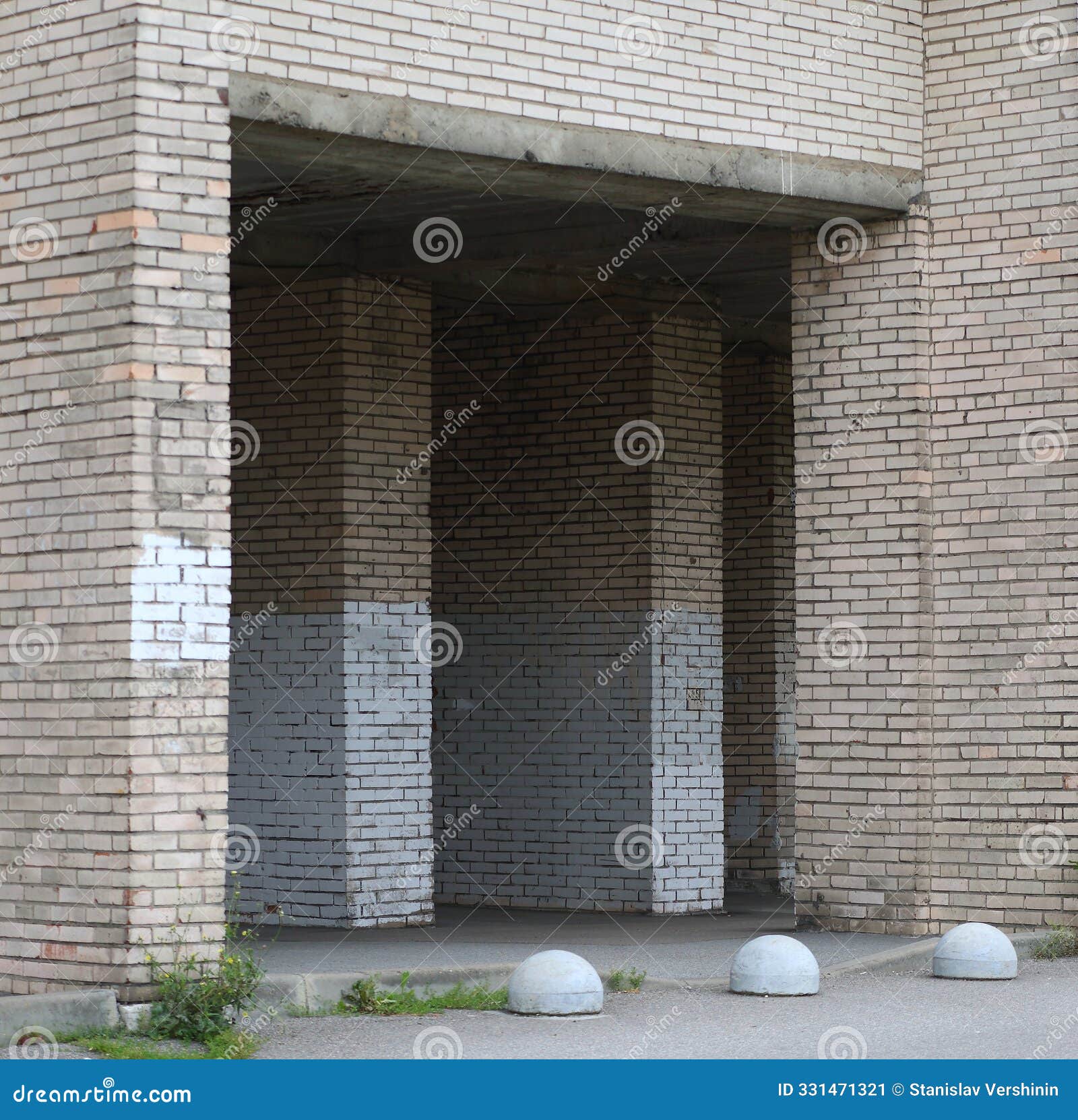 Closed Entrance To the Rectangular Arch of a Brick House Stock Image ...