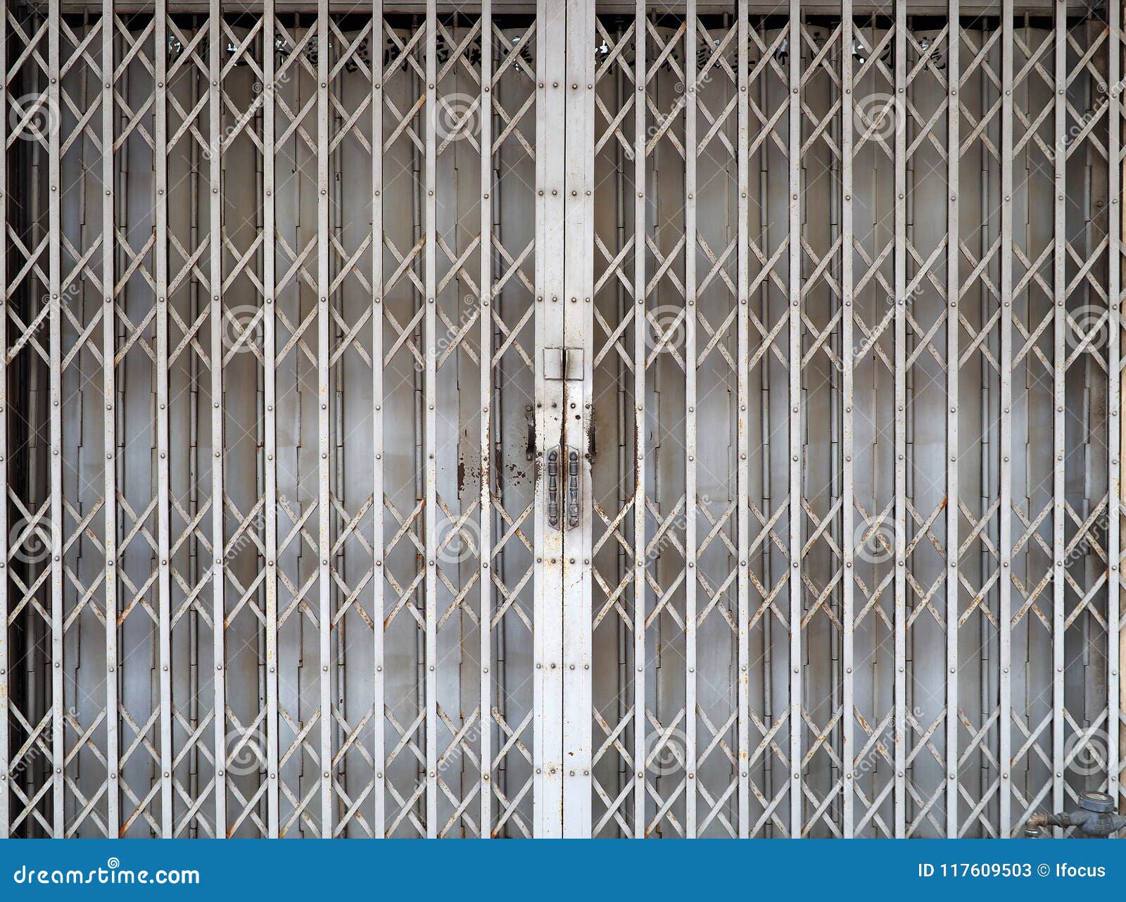 Folding Retractable Fence On Casters. Chrome Barrier On Casters ...