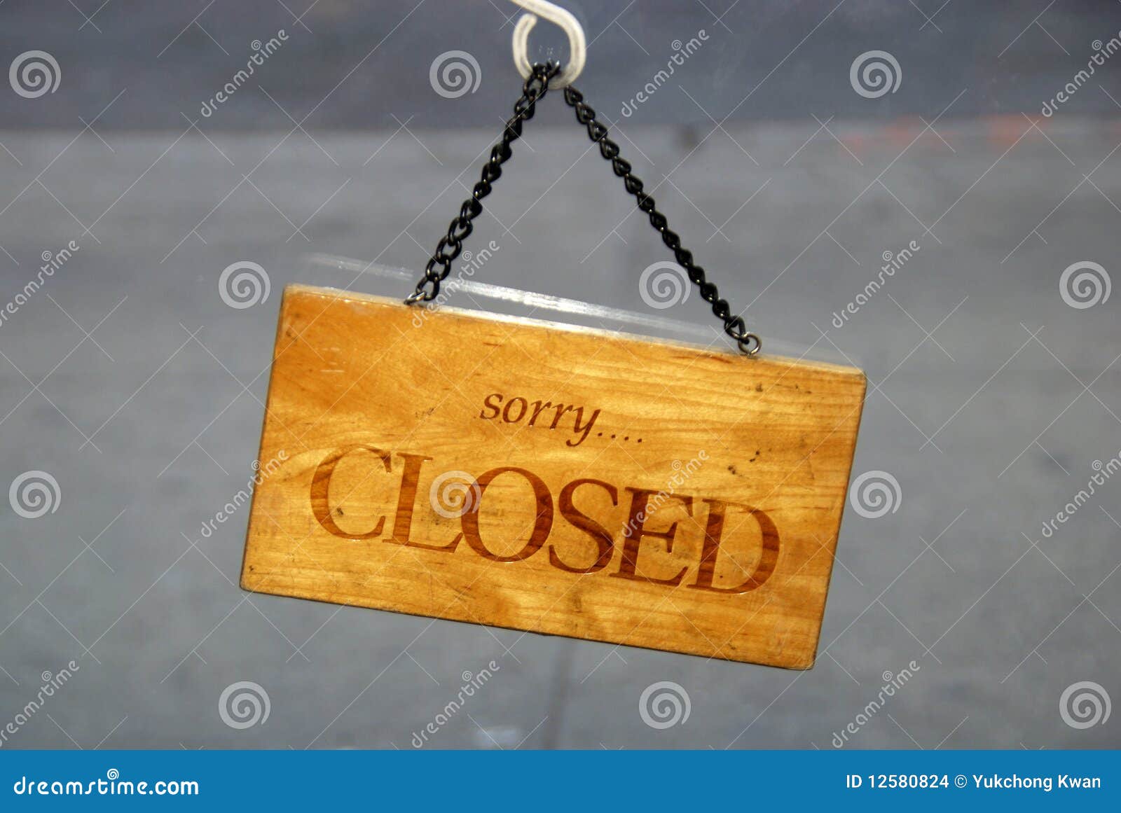 The Closed Sign for the Store Stock Photo - Image of retro, wood: 12580824