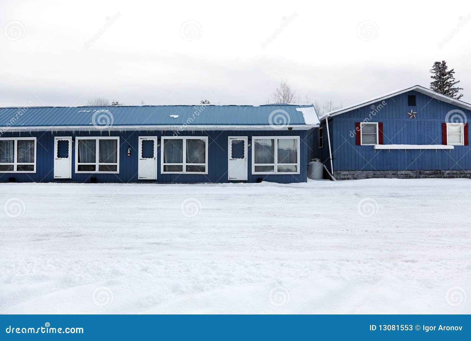 Closed winter motel stock image. Image of windows, motel - 13081553