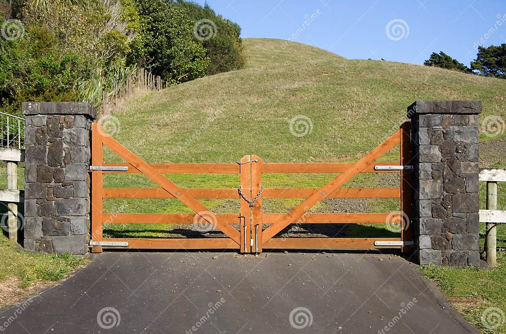 Closed Wooden Gate stock image. Image of paddock, empty - 15246523