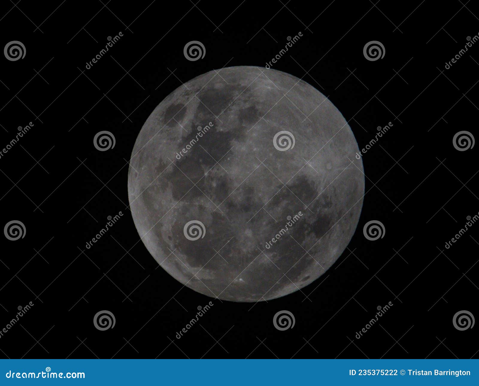 Closeup of a Bright Full Moon during Lunar Eclipse, Vilcabamba, Ecuador ...