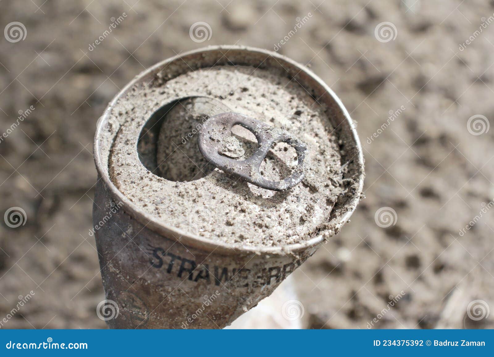 Closeup of Broken Drink Cans Stock Photo - Image of carving, aluminum ...