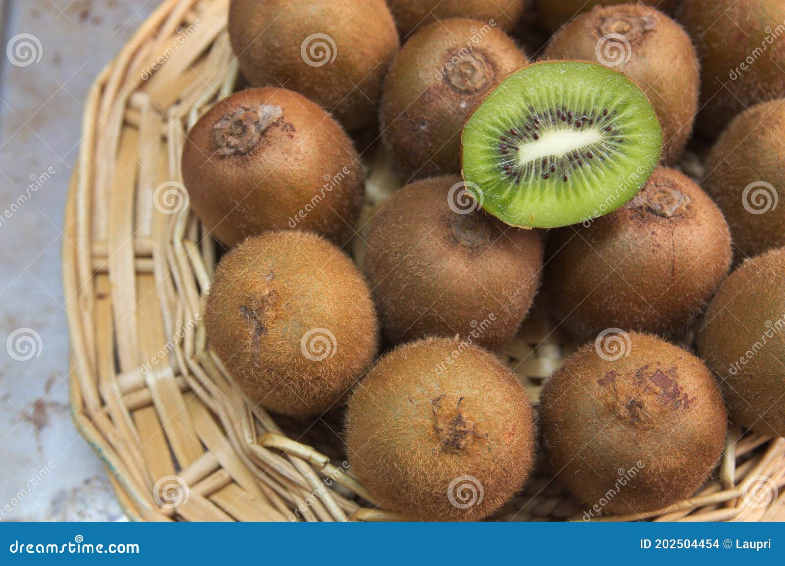 Closeup of a Bunch of Kiwis Stock Photo - Image of ingredient, ripe ...