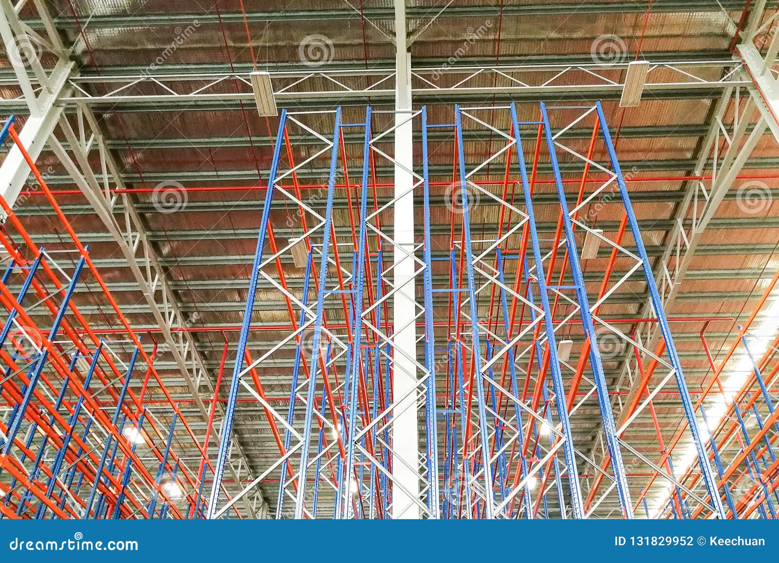 Closeup of Empty Warehouse Racking Facilities for Logistic Indus Stock ...