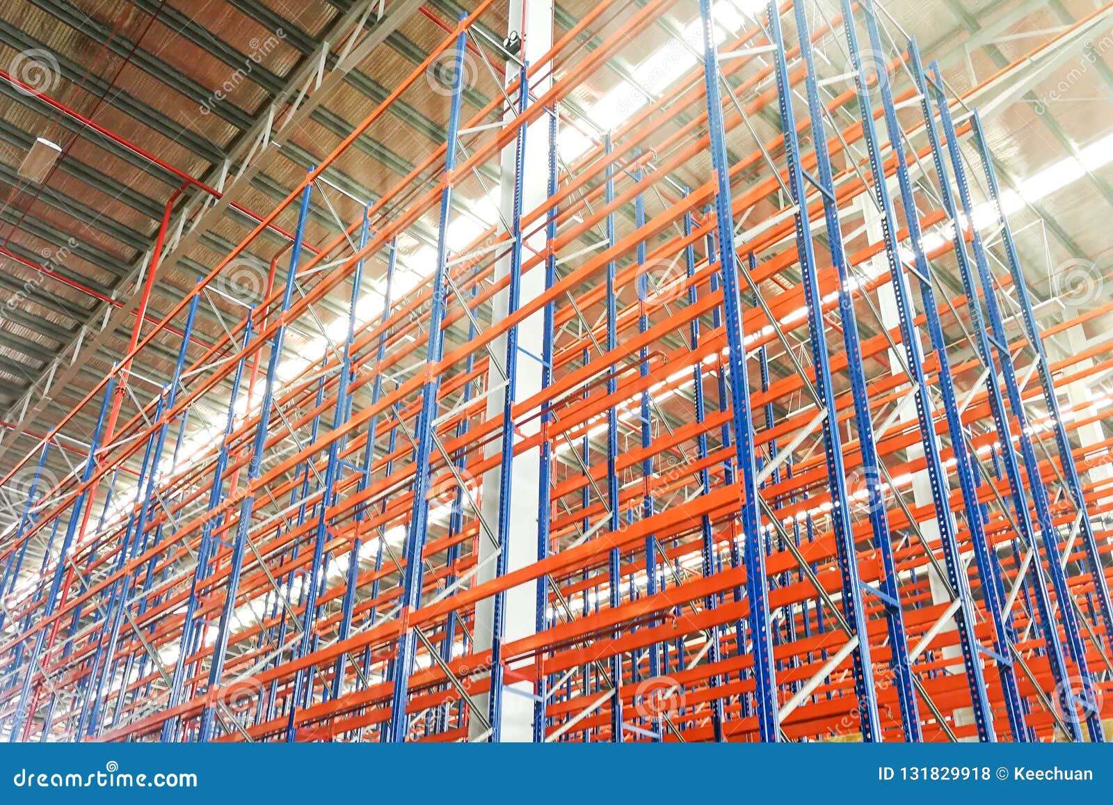 Closeup of Empty Warehouse Racking Facilities for Logistic Indus Stock ...