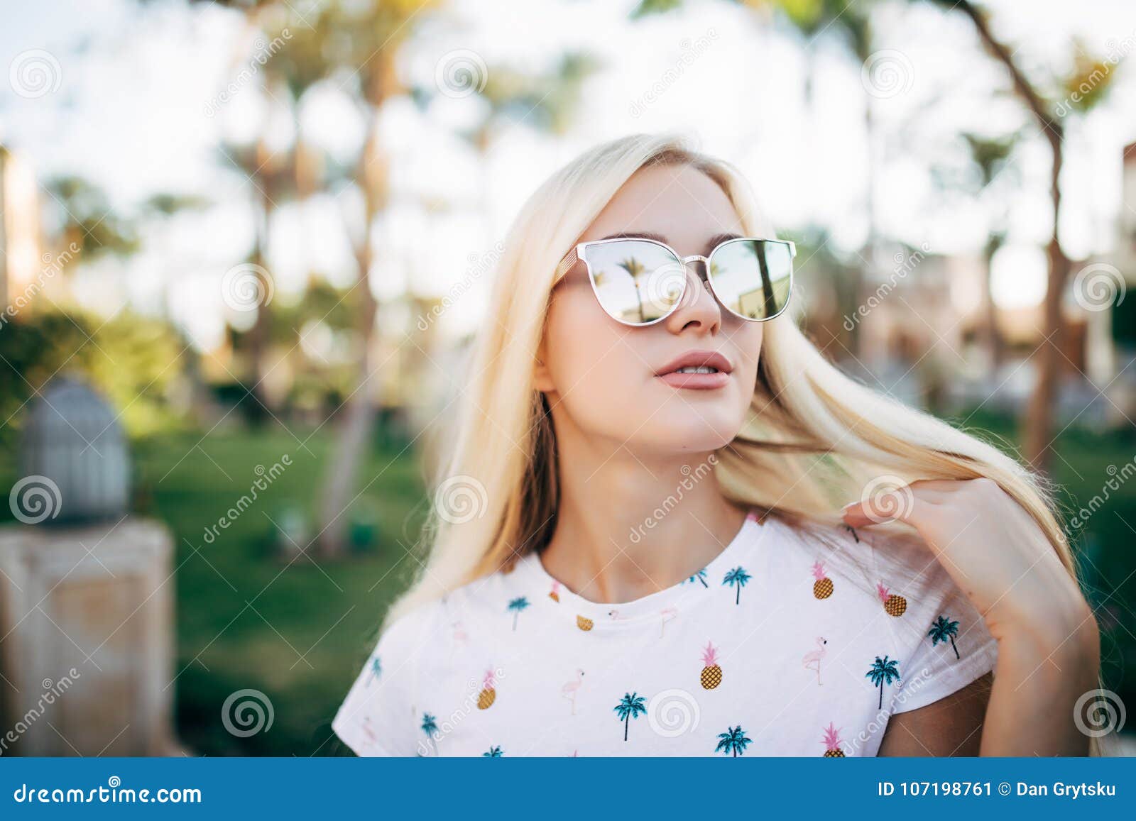 Closeup Fashion Beautiful Woman Portrait Wearing Sunglasses Palms