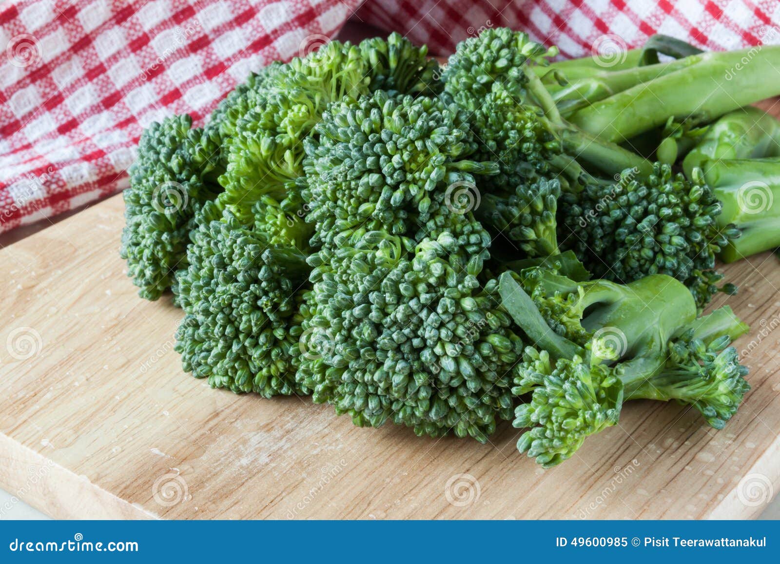 Closeup Fresh raw broccoli stock image. Image of lifestyle - 49600985