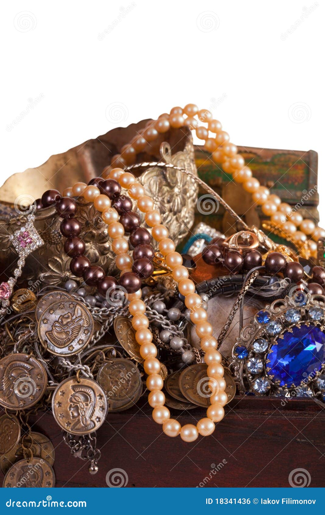 Closeup of Full Treasure Chest Stock Photo - Image of bracelet, jewelry ...