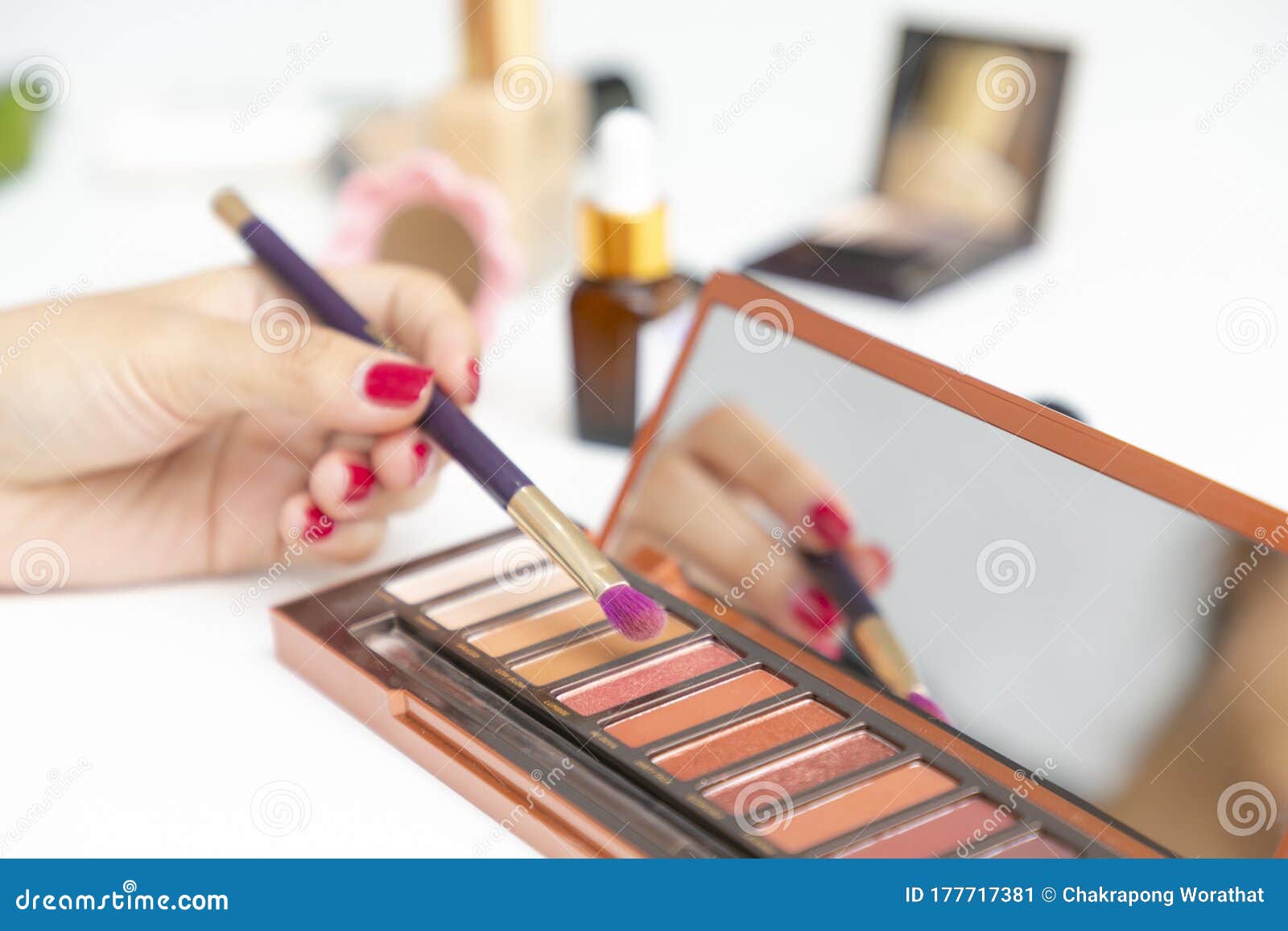 Closeup of Hand Makeup Artist Testing Different Eyeshadows Stock Image ...