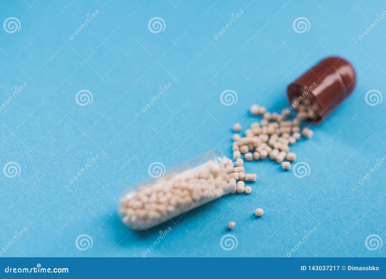 Closeup of Open Medical Capsule Pill Stock Image - Image of pain, dose ...