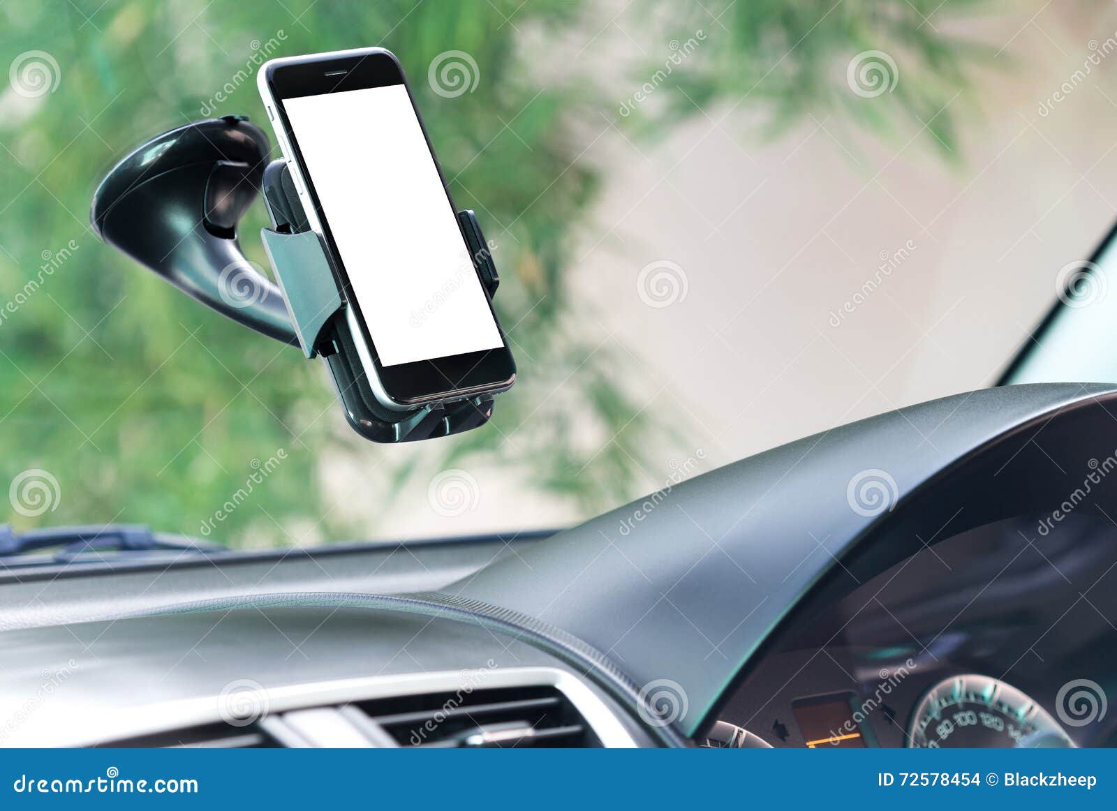 Closeup Phone Mounted in Car Stock Photo - Image of mount, auto: 72578454