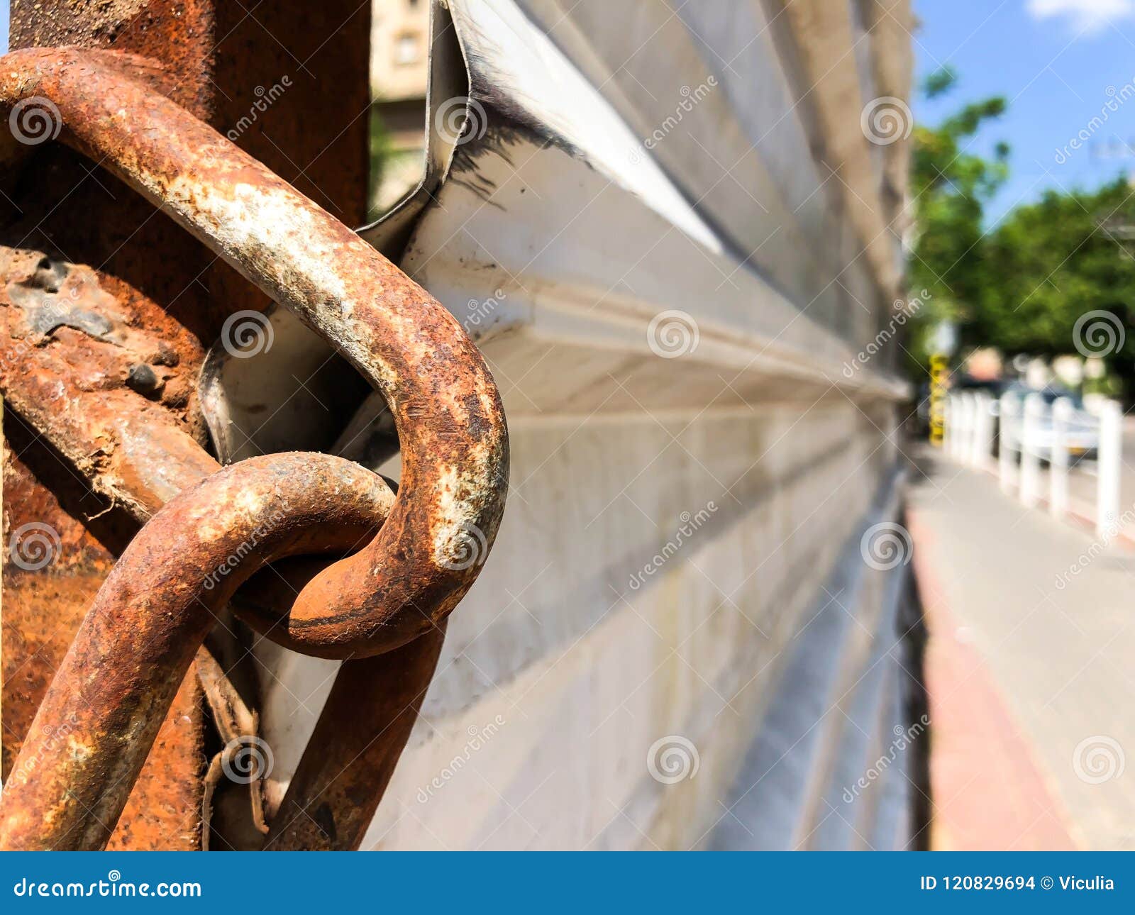 Closeup of a of Rusty Chain Link. Rusted Iron Chain with Centre Link in ...